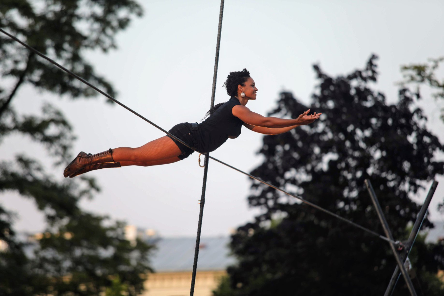 Puerto de Ideas Valparaíso 2022: Funambulismo "Soka Tira", compañía ...